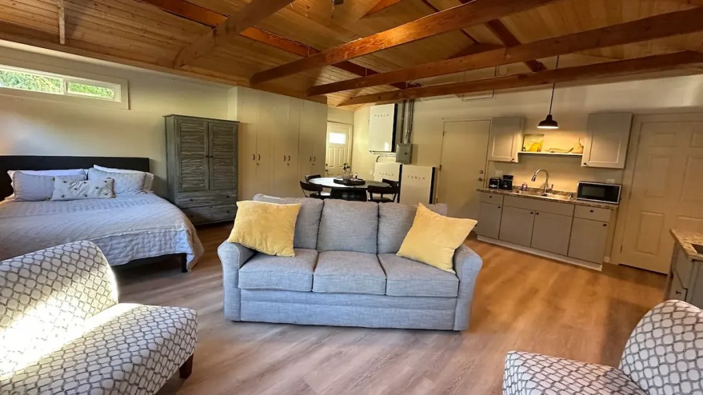 Airbnb Showcase – Jake & Georgia